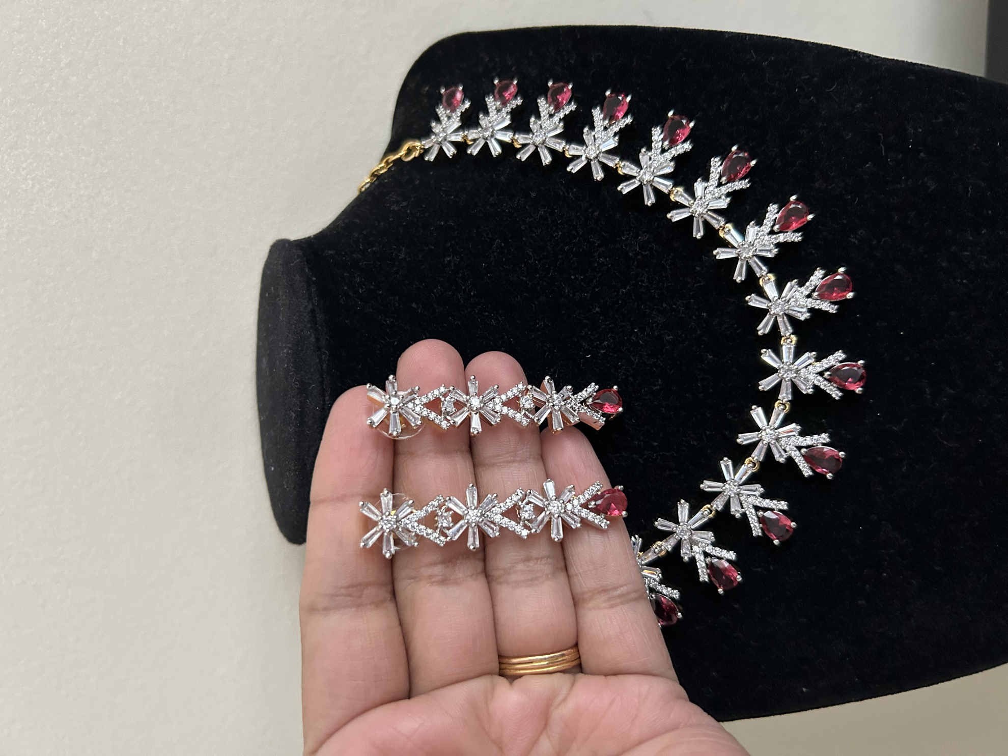 PunarviAuthentic|PreLoved|SustainableDiamond finish set in wine